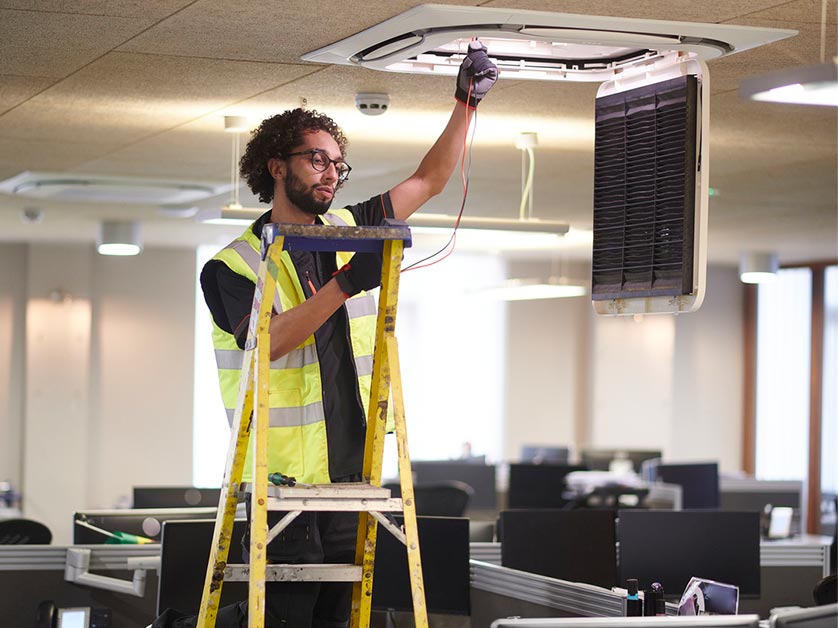 4 Smart Tips to Promote Workplace Energy Efficiency